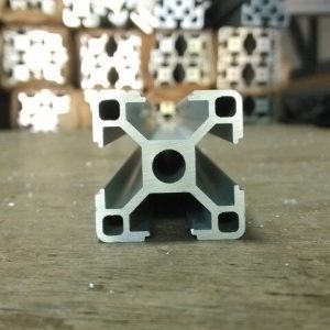 Perfil TSLOT 3030 3MTS - ROLL CNC